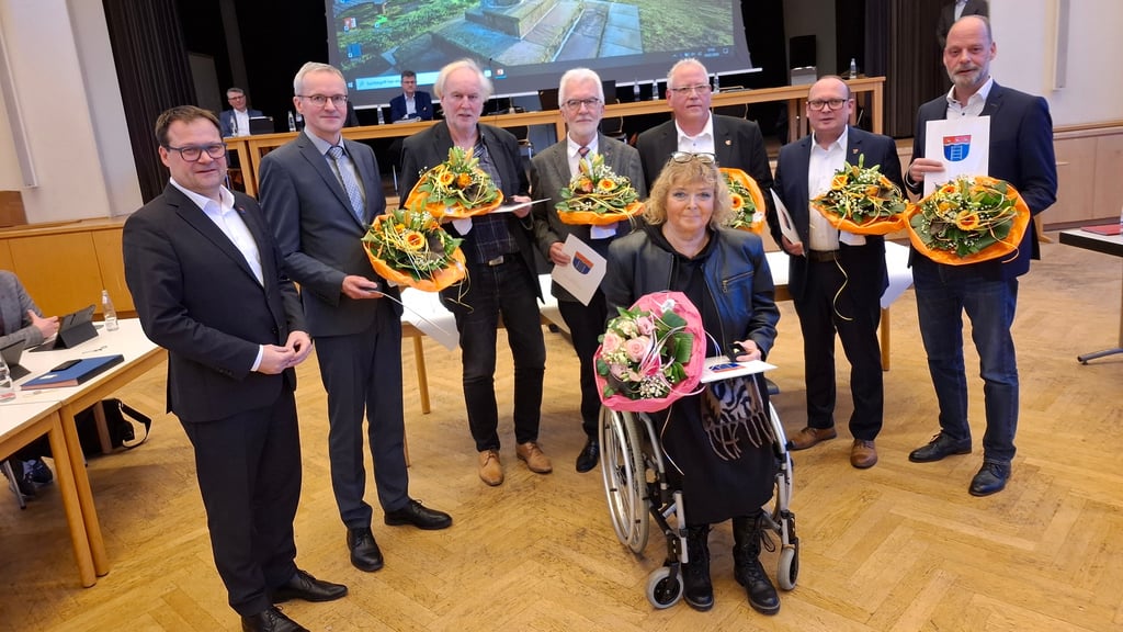 Bad Oeynhausen: Goldener Ehrenring für sieben Ratsmitglieder