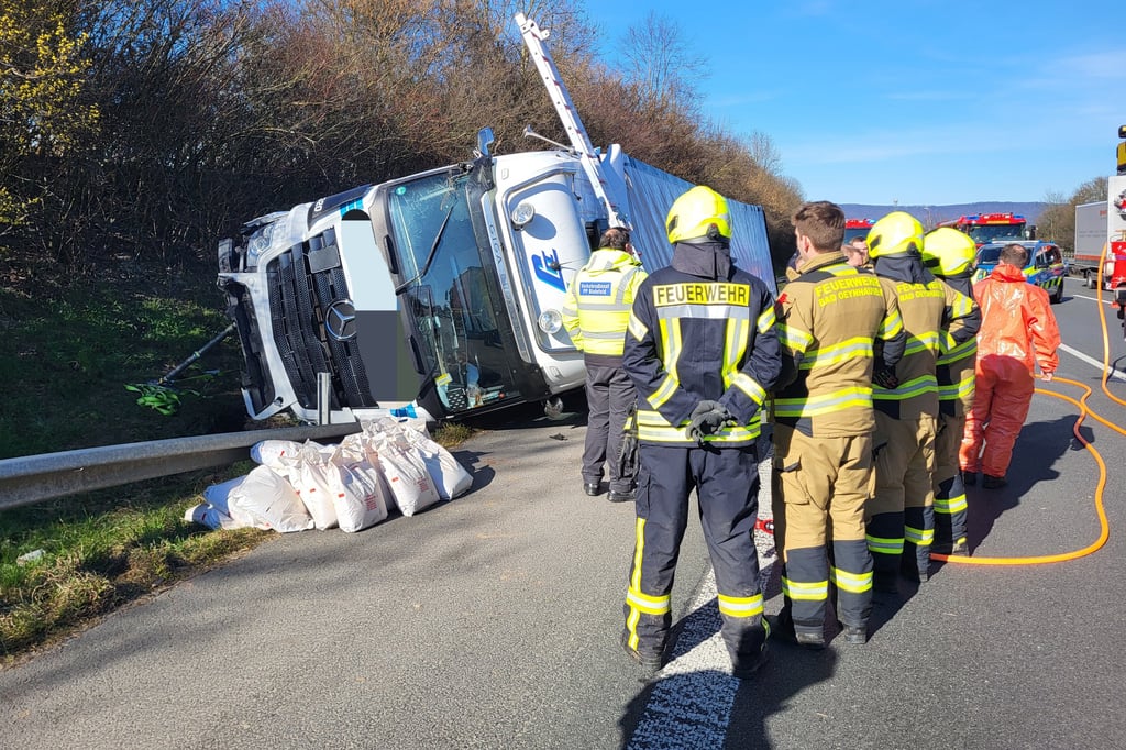 Bad Oeynhausen/Vlotho: Laster verunglückt – Stau auf der A2