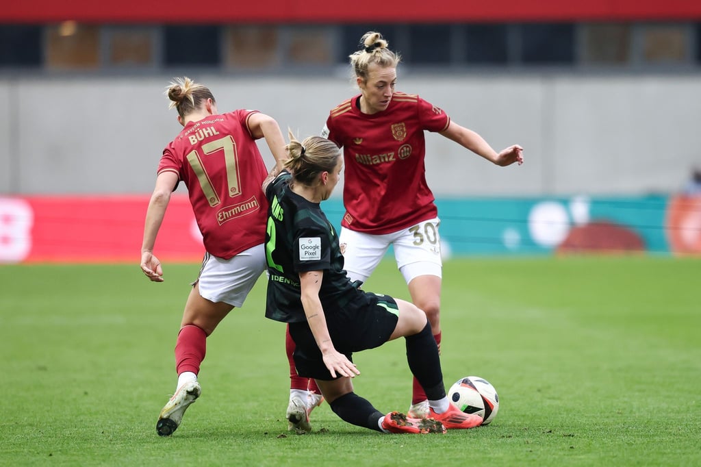 FC Bayern verlängert mit Nationalspielerin Carolin Simon