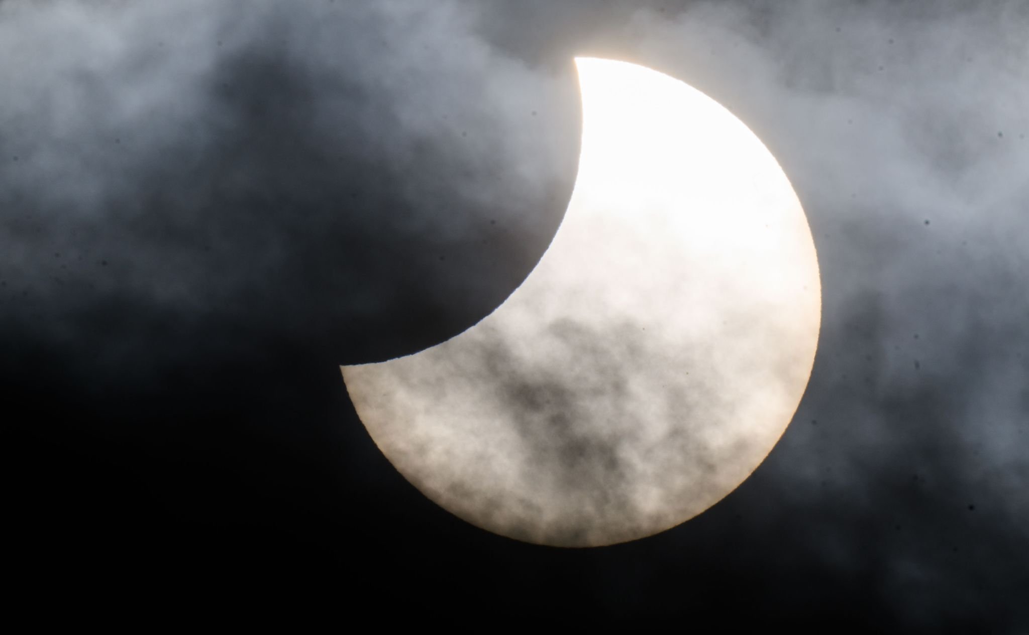 Partielle Sonnenfinsternis über NRW am Mittag sichtbar