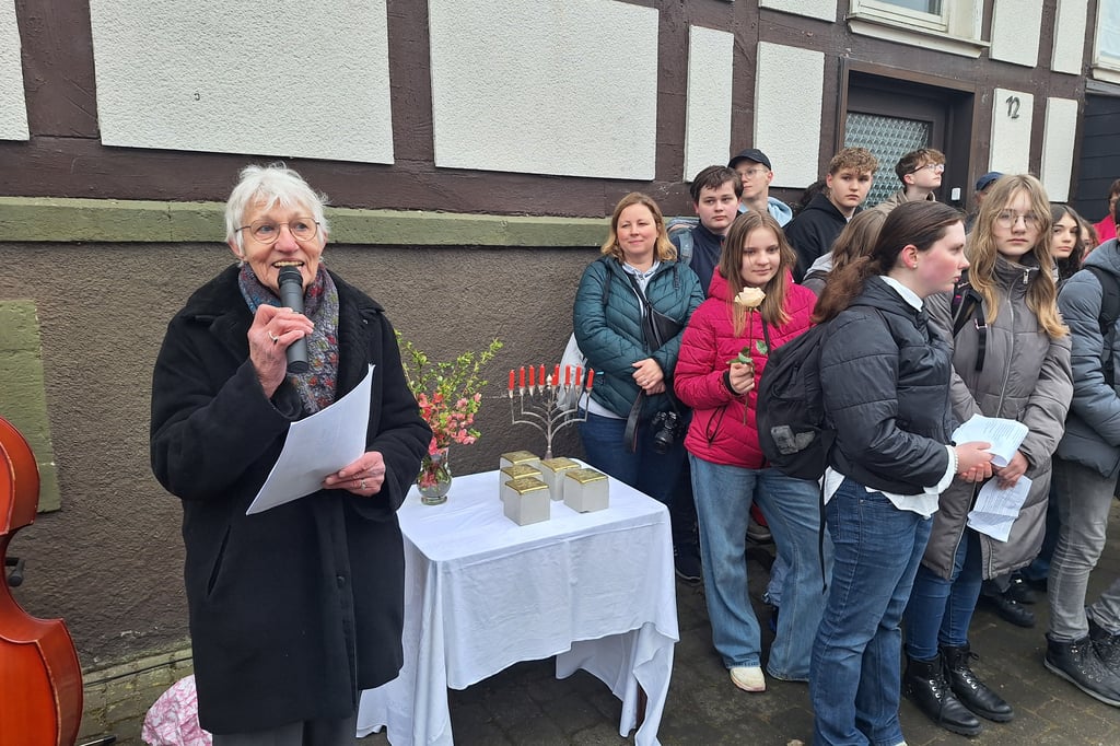 Bad Wünnenberg: Fünf Stolpersteine erinnern an jüdische Familie Aronstein
