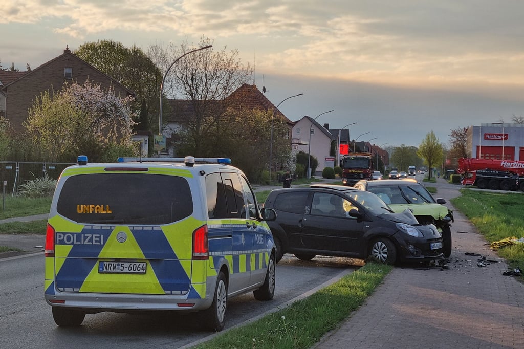 Warburg: Unfall auf der B7 in Rimbeck