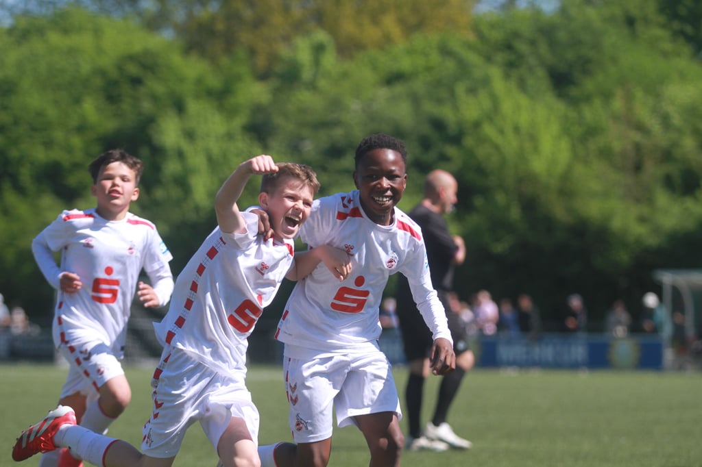 1. FC Köln holt sich den Harting-Cup