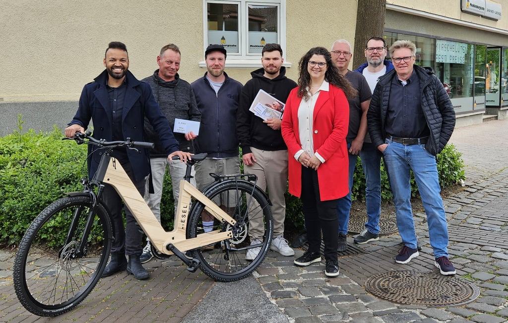 Enger: Tombola-Sieger des Kirschblütenfestes erhalten Gewinne