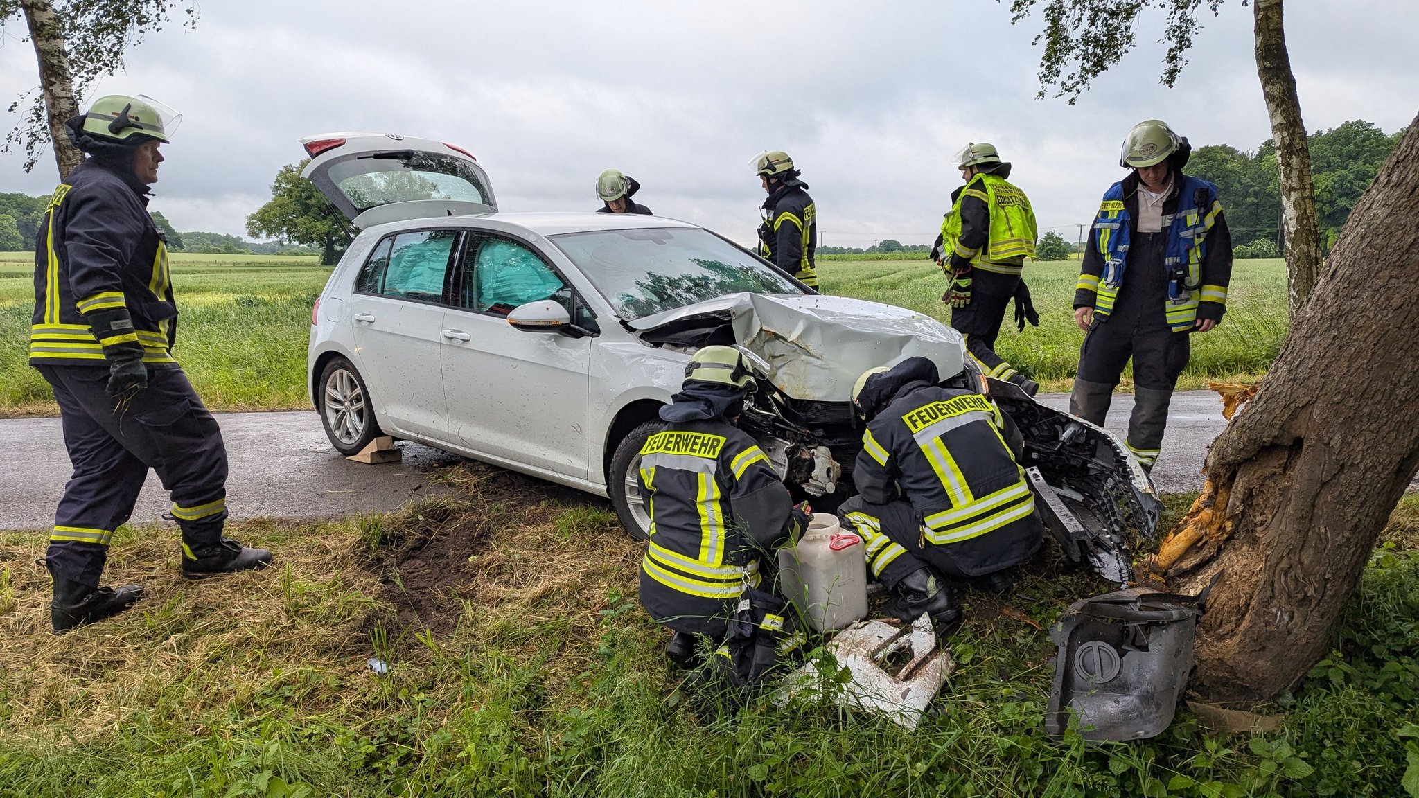 Unfall in Everswinkel: Auto prallt gegen Baum - Fahrerin schwer verletzt