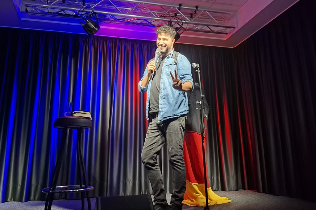 Comedian Amjad Abu Hamid Kehrte Mit Seinem Programm „radikal Witzig Nach Ostbevern Zurück