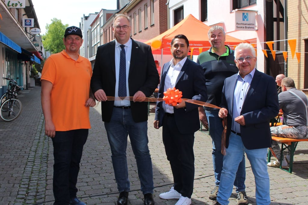 Freie Wähler eröffnen ihr landesweit erstes Parteibüro in Ahlen