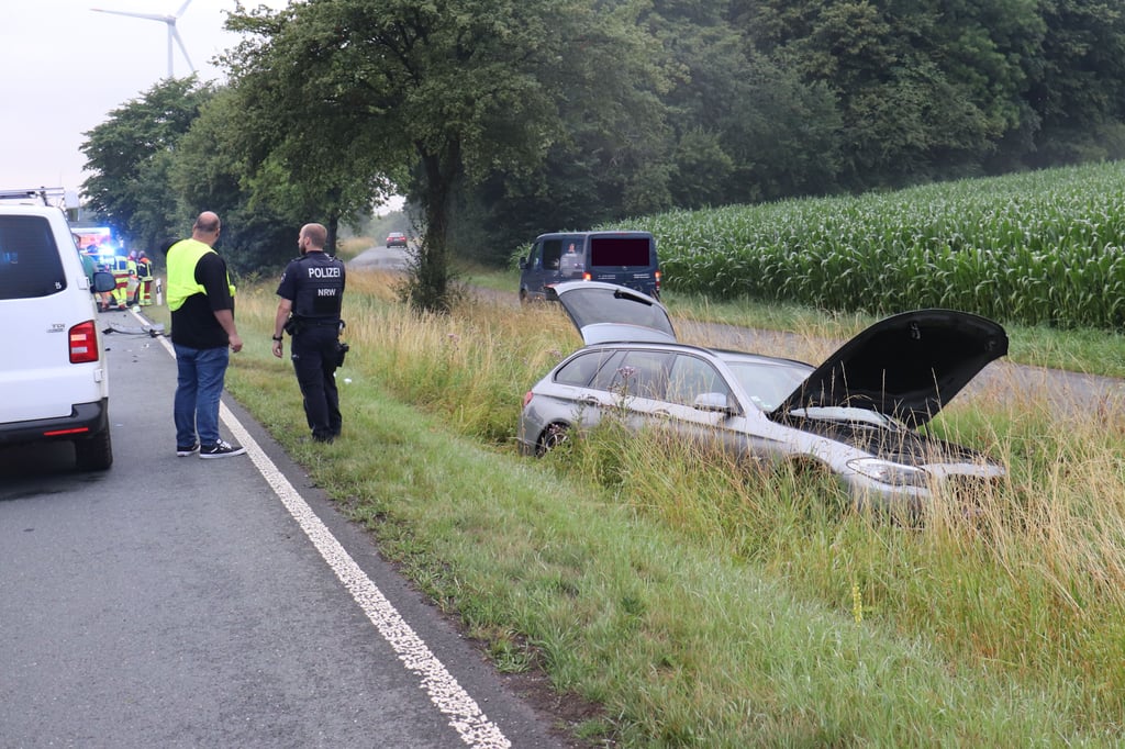 Paderborn/Altenbeken: Sechs Verletzte bei Unfällen auf der B64