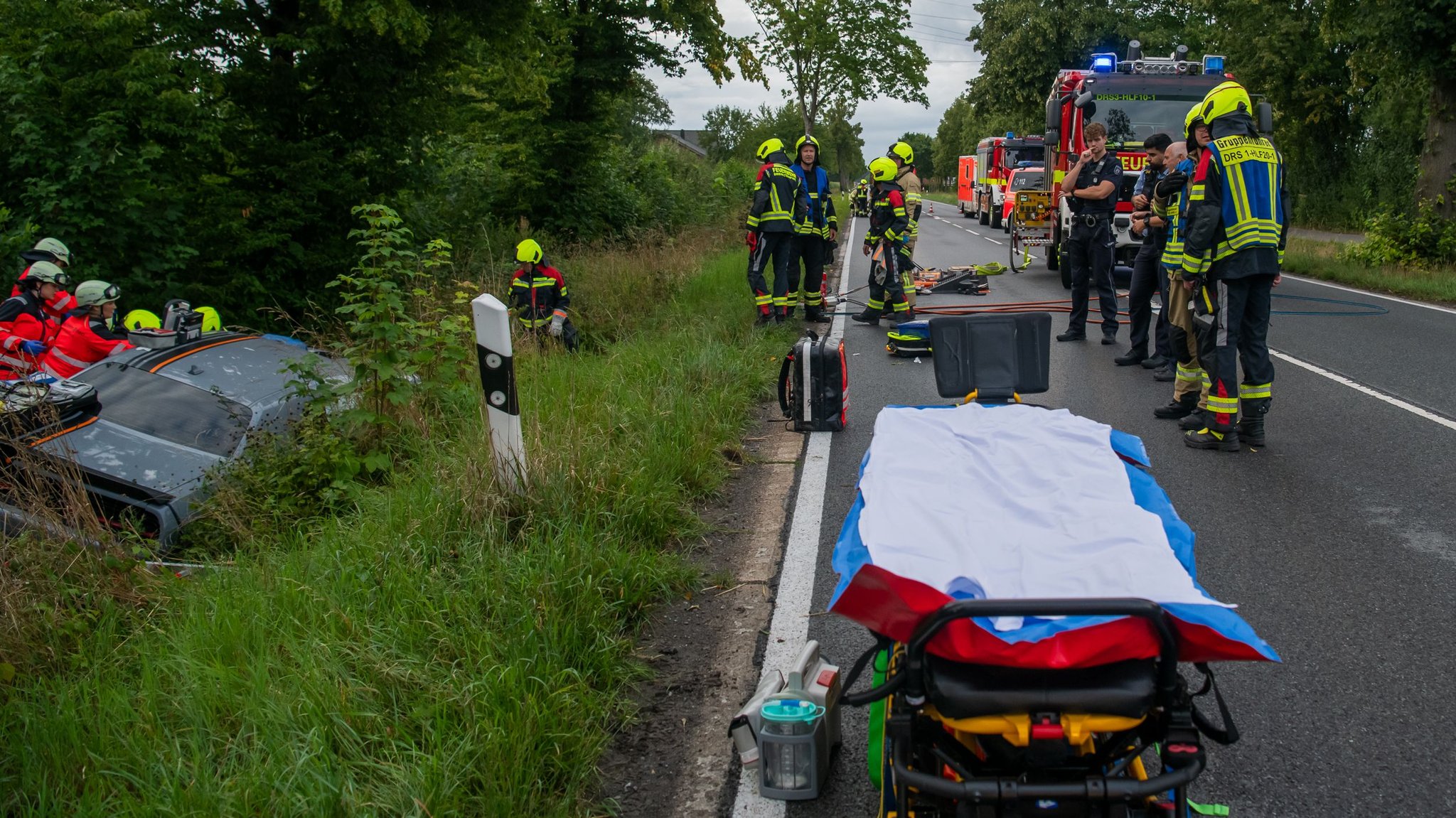 63-Jähriger verliert Kontrolle über Wagen – drei Verletzte bei Unfall auf B54