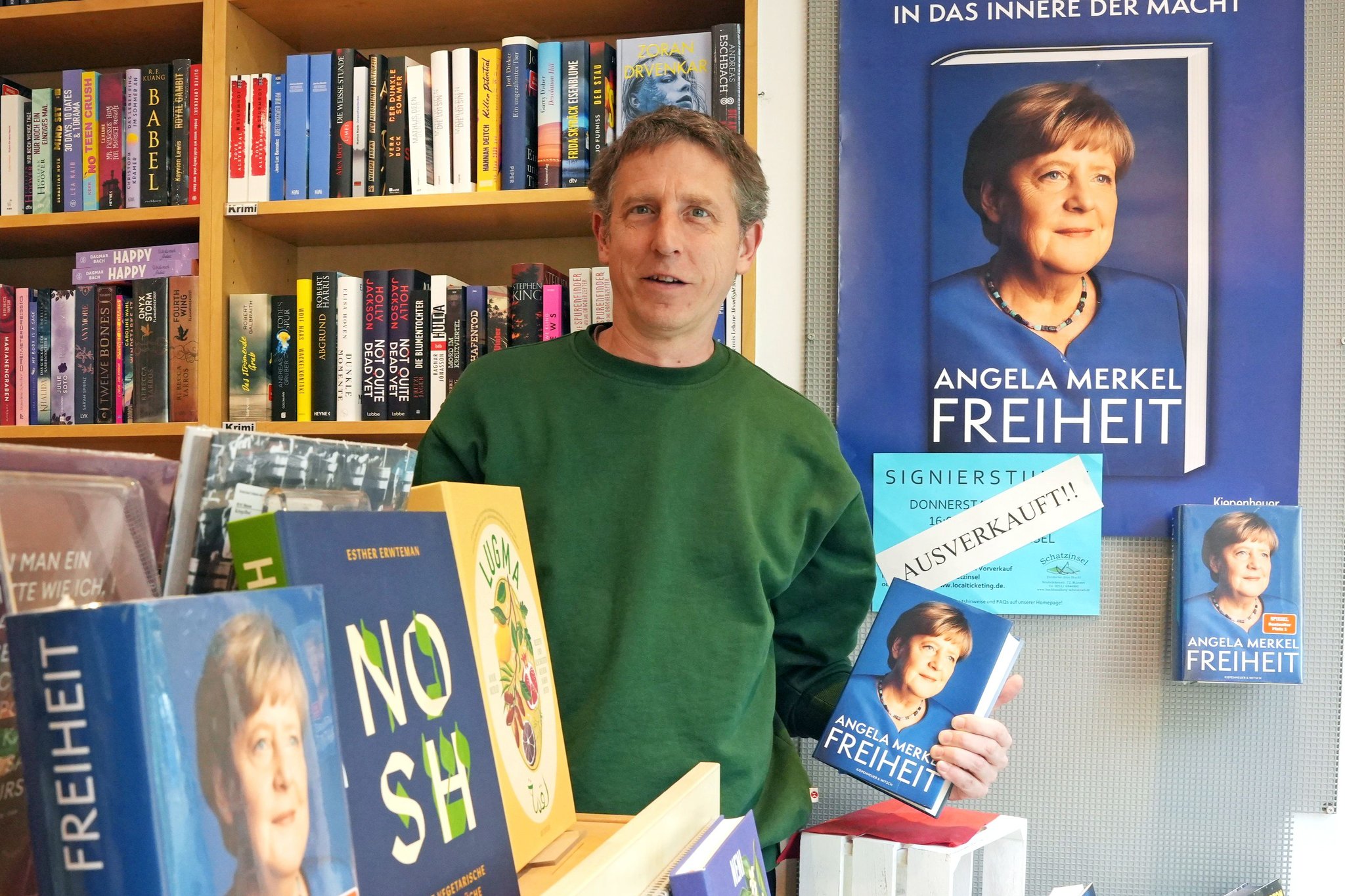 Ex-Bundeskanzlerin Merkel signiert ihr Buch „Freiheit“ in Münster