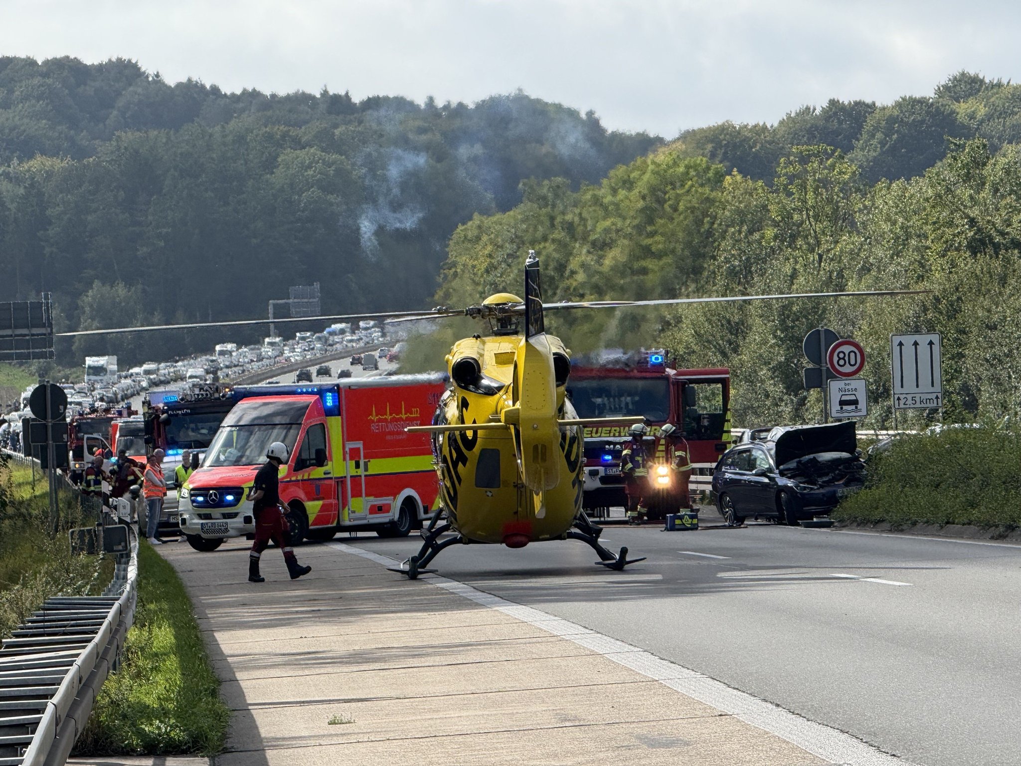 Unfall auf der A1 bei Leeden: Mehrere Verletzte