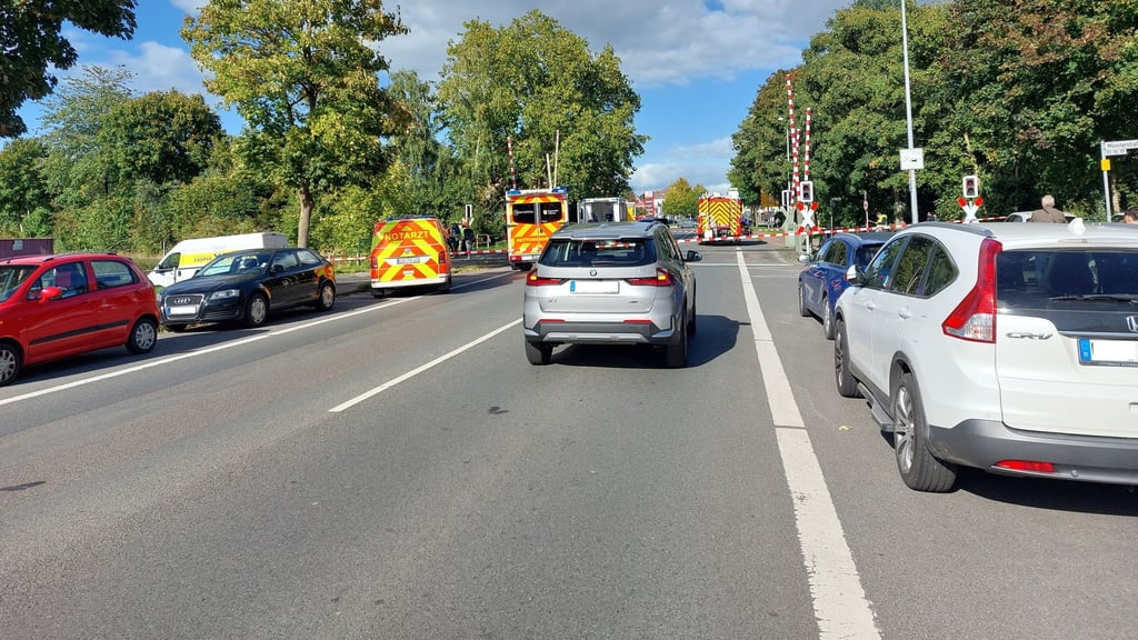 Bahnübergang Münsterstraße nach Unfall gesperrt