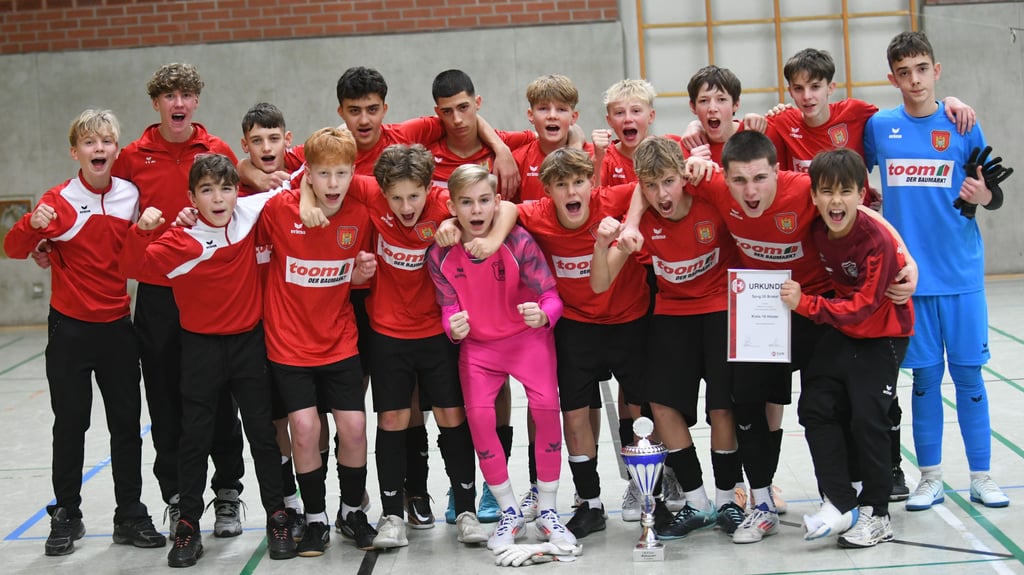 Das ist der erste Fußballhallenmeister der Saison im Kreis Höxter