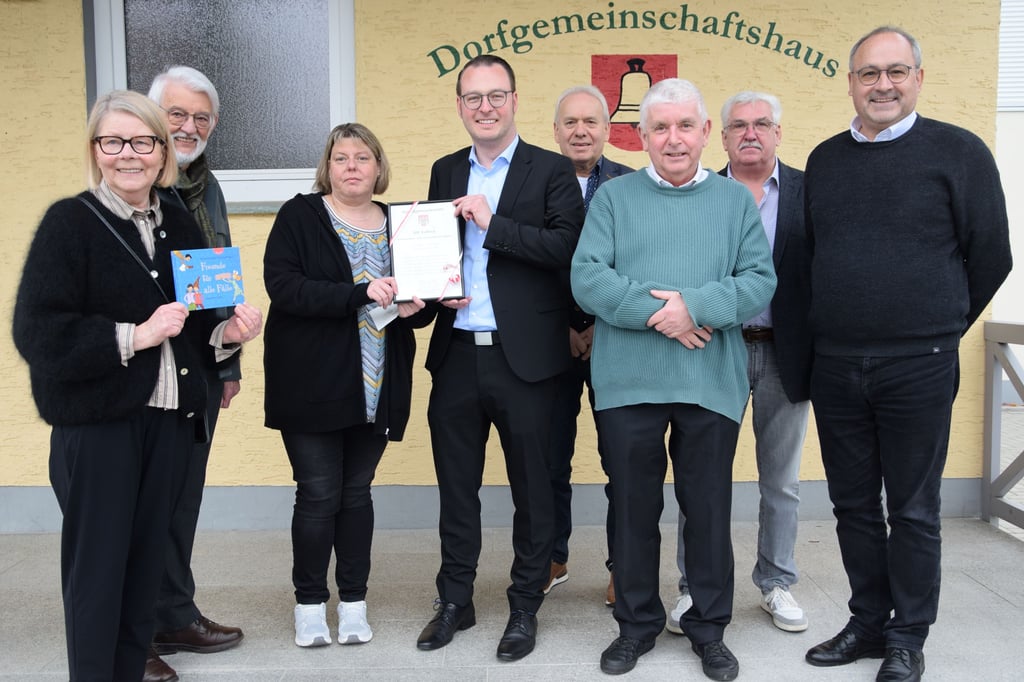 50 Jahre Seniorenkreis Beller bei Brakel: Erwin Grosche gratuliert