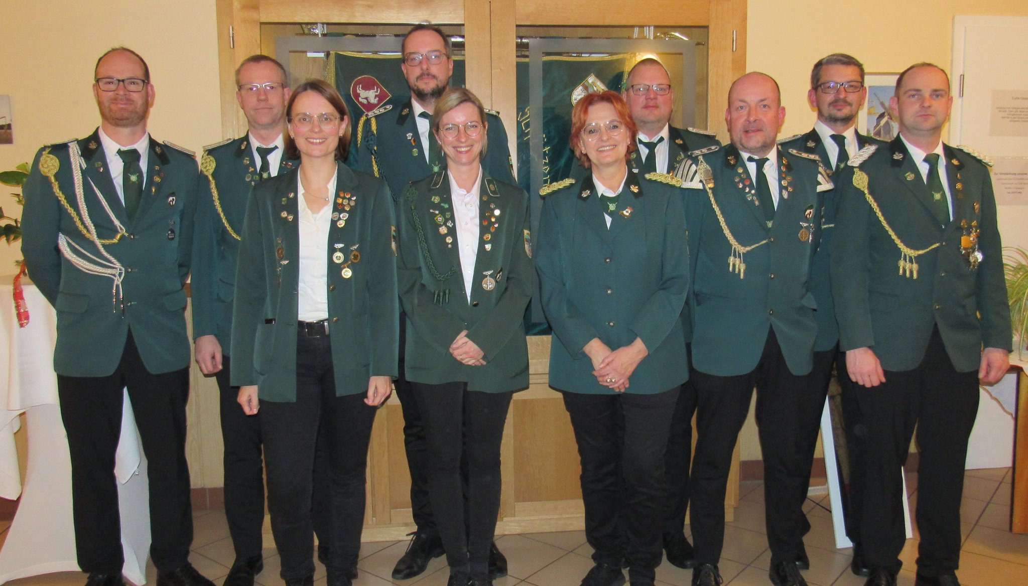 Treffsicher mit Gewehr und Bogen