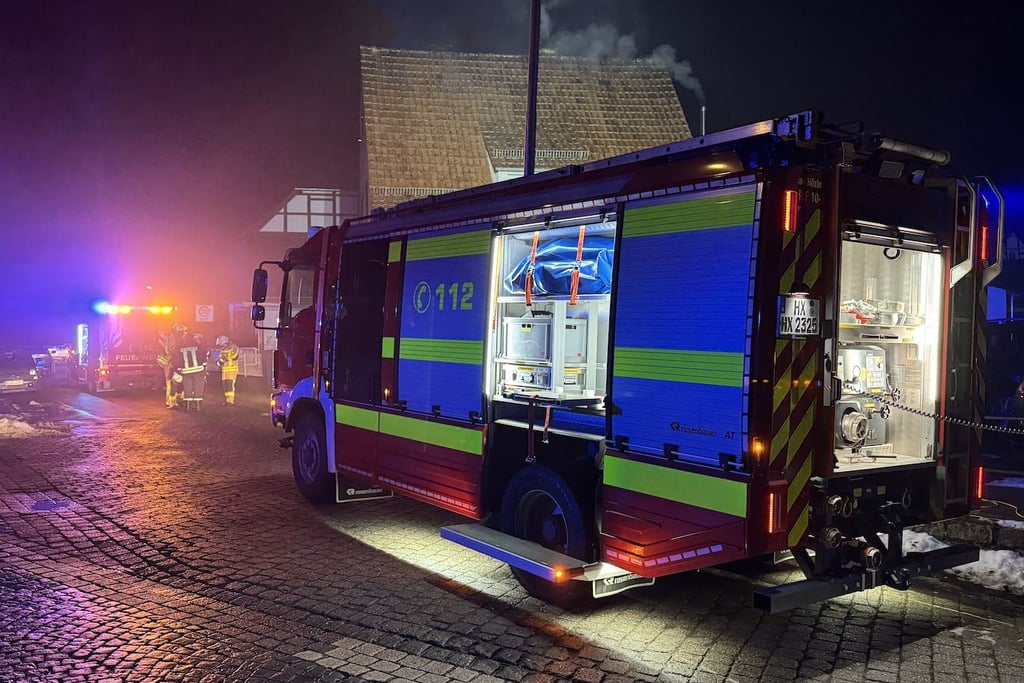 Wenn es in der Wand brennt: Feuerwehr-Einsatz in Höxter-Bruchhausen